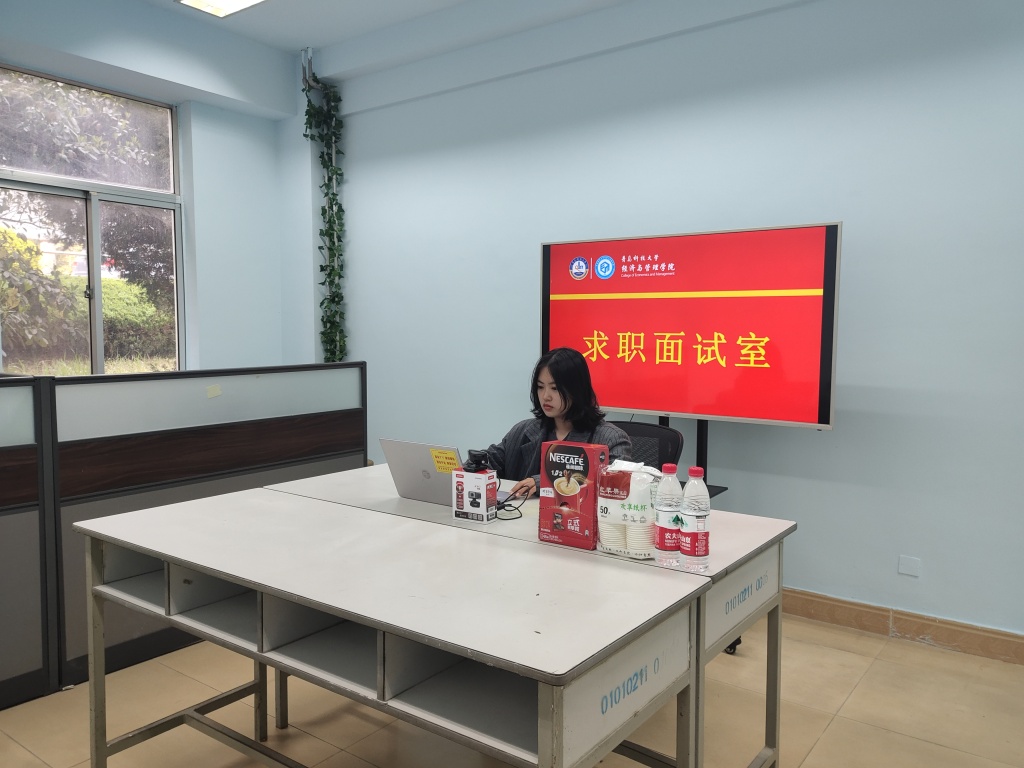 探访青岛高校共享面试间！小程序预约、自助使用，解决大学生线上面试空间难题-半岛网