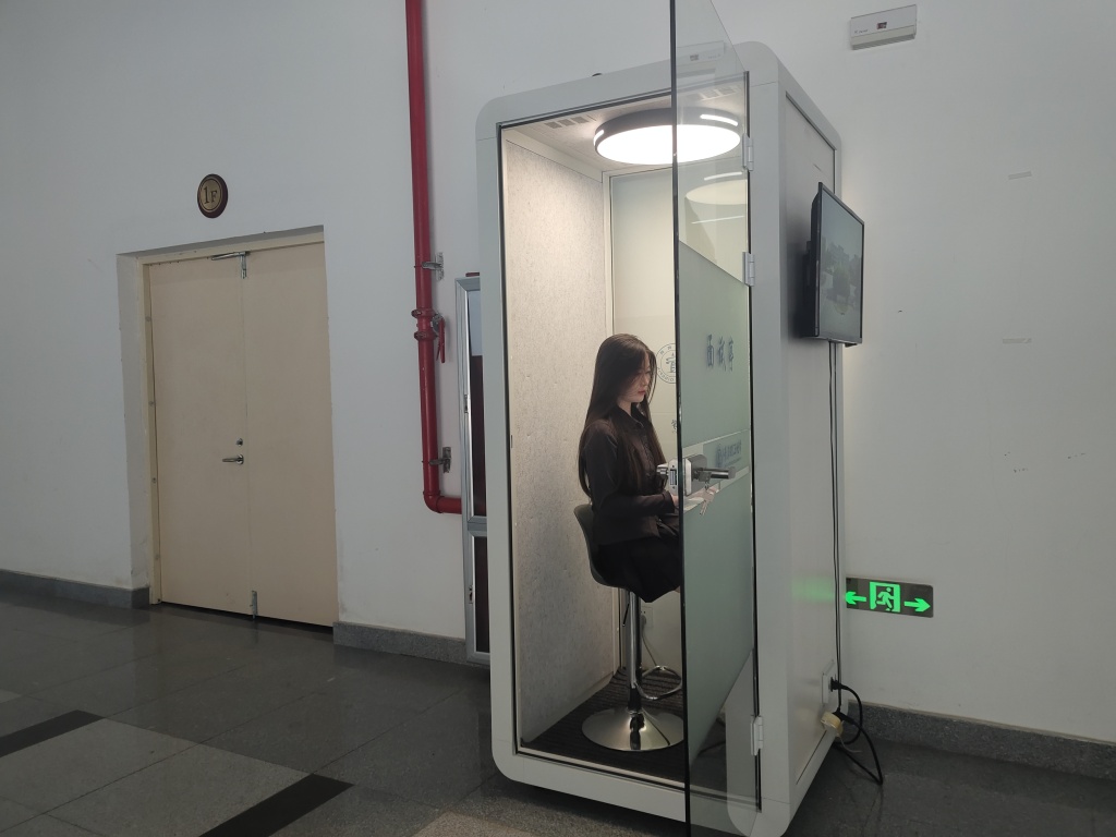 探访青岛高校共享面试间！小程序预约、自助使用，解决大学生线上面试空间难题-半岛网